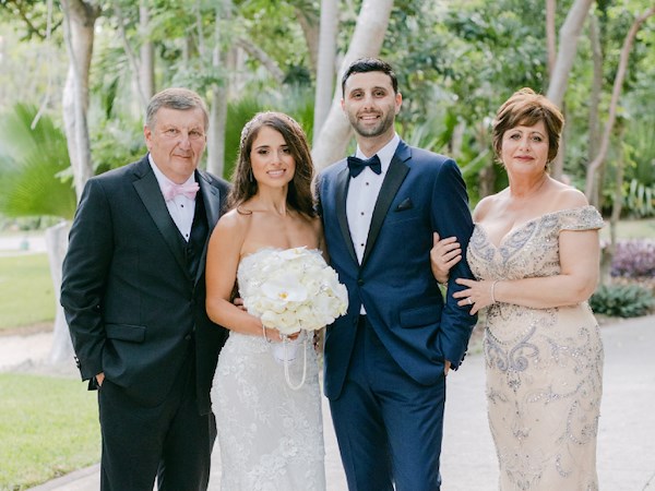 Common Mother-of-the-Groom Responsibilities